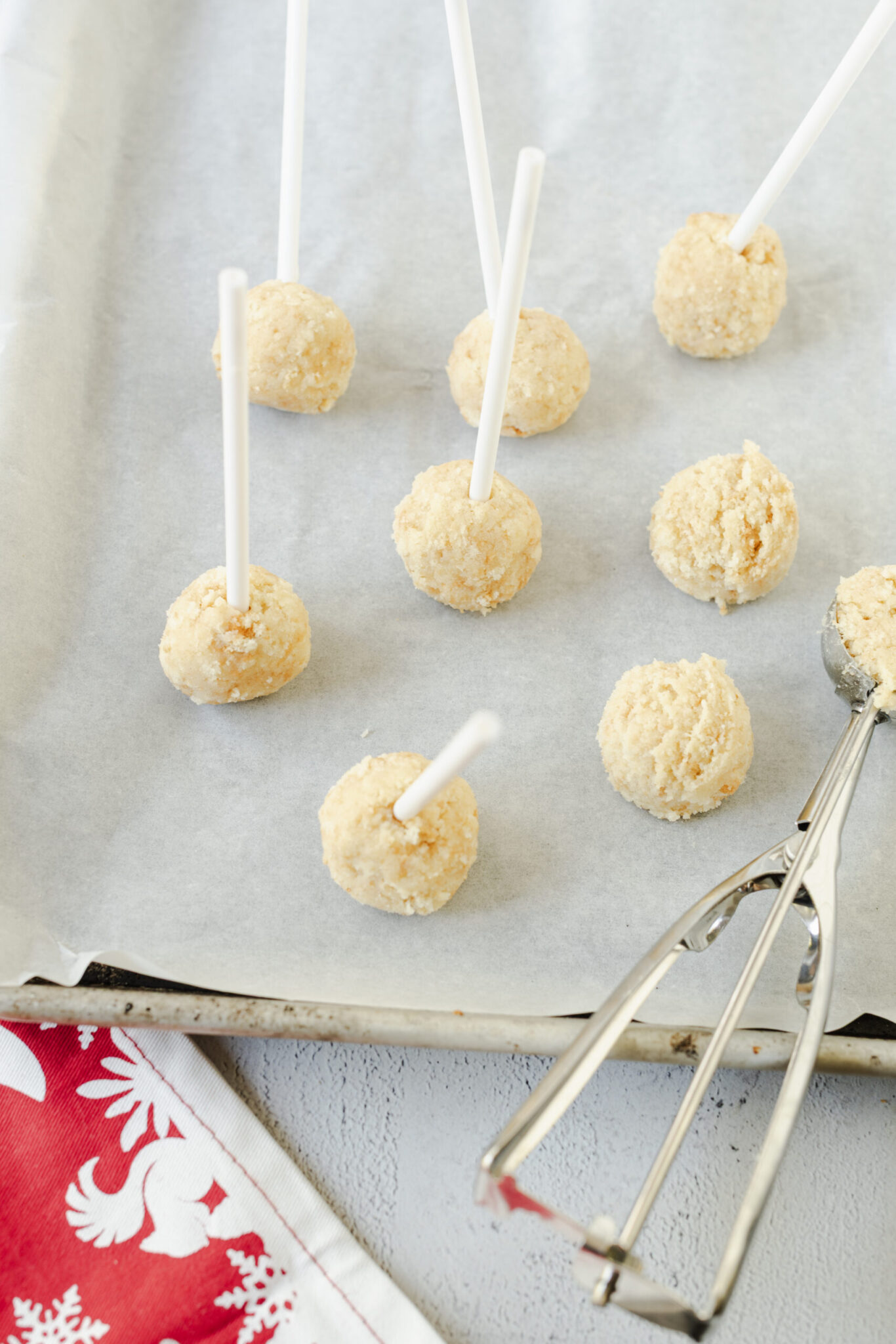 Christmas Cake Pops | Baked Bree
