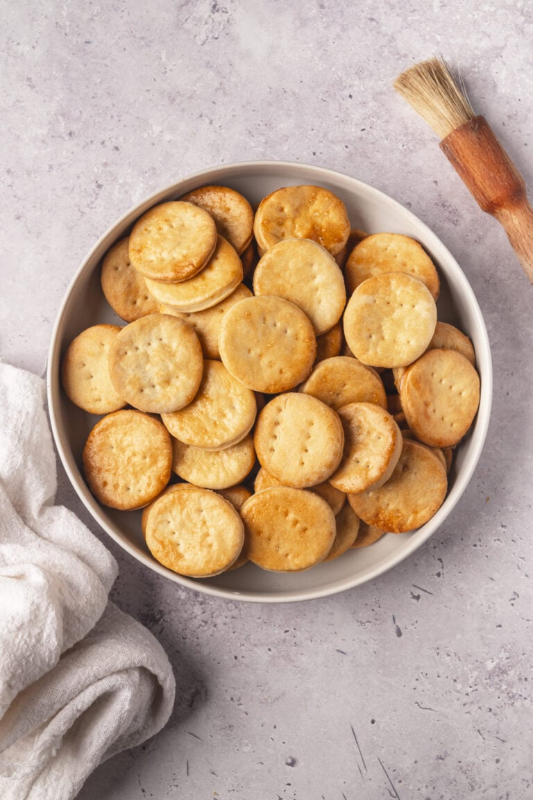 Homemade Ritz Crackers | Baked Bree